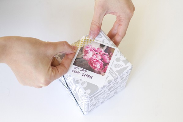 Holiday Paper Wrap Up #4 // DIY Photo Tag - Dream Green DIY