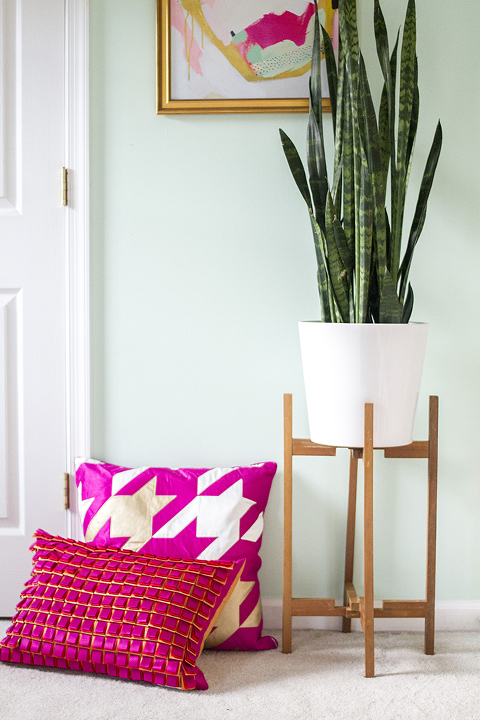 Thrift Store Score: Upcycled Plant Stand - Dream Green DIY
