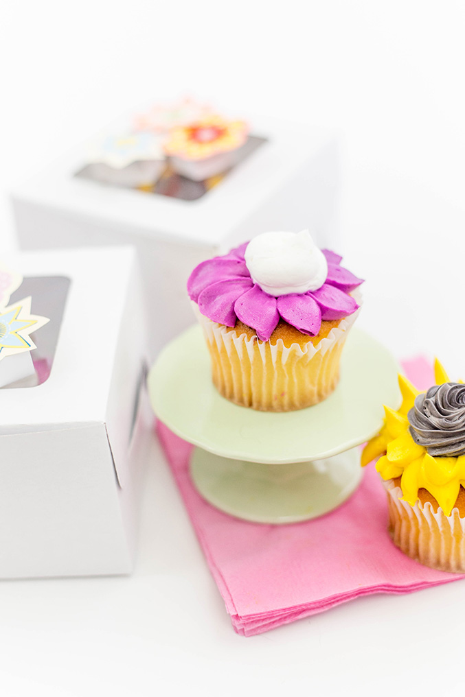 DIY 3D Pop-Up Flower Cupcake Box Toppers - Dream Green DIY