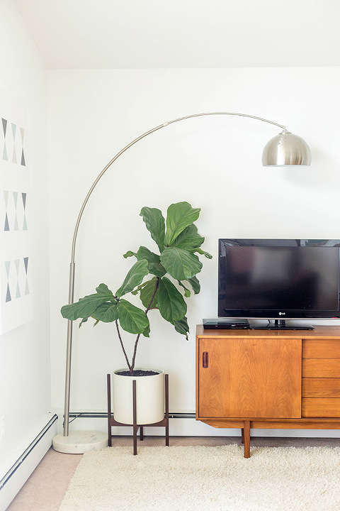 Thrift Store Score: A Console & Woven Wall Hanging - Dream Green DIY