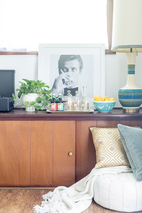 How To Establish Your Room's Theme With Art - Dream Green DIY