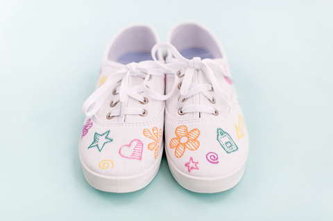 How To Make DIY Back-To-School Doodle Sneakers - Dream Green DIY