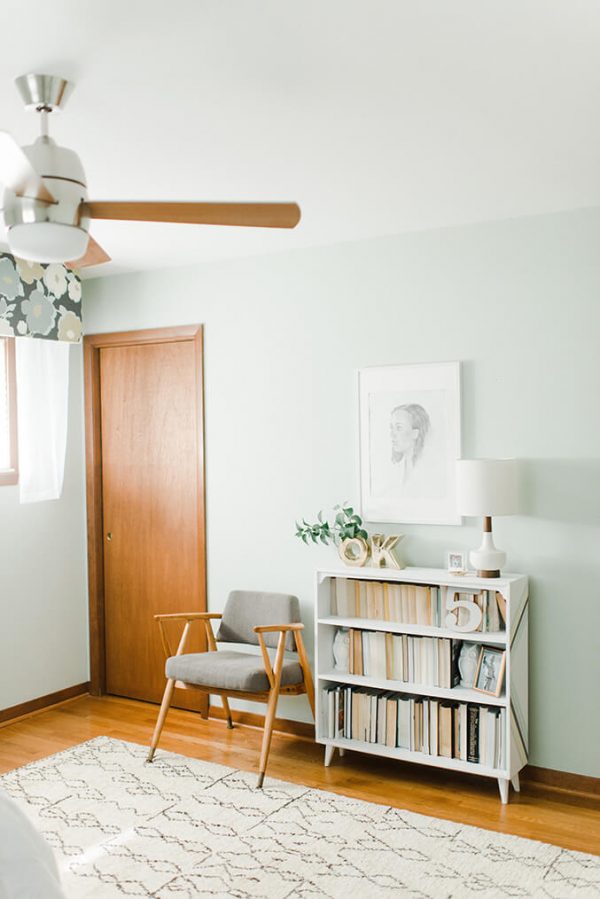 Making A Case For Backwards Books On Your Bookshelves - Dream Green DIY