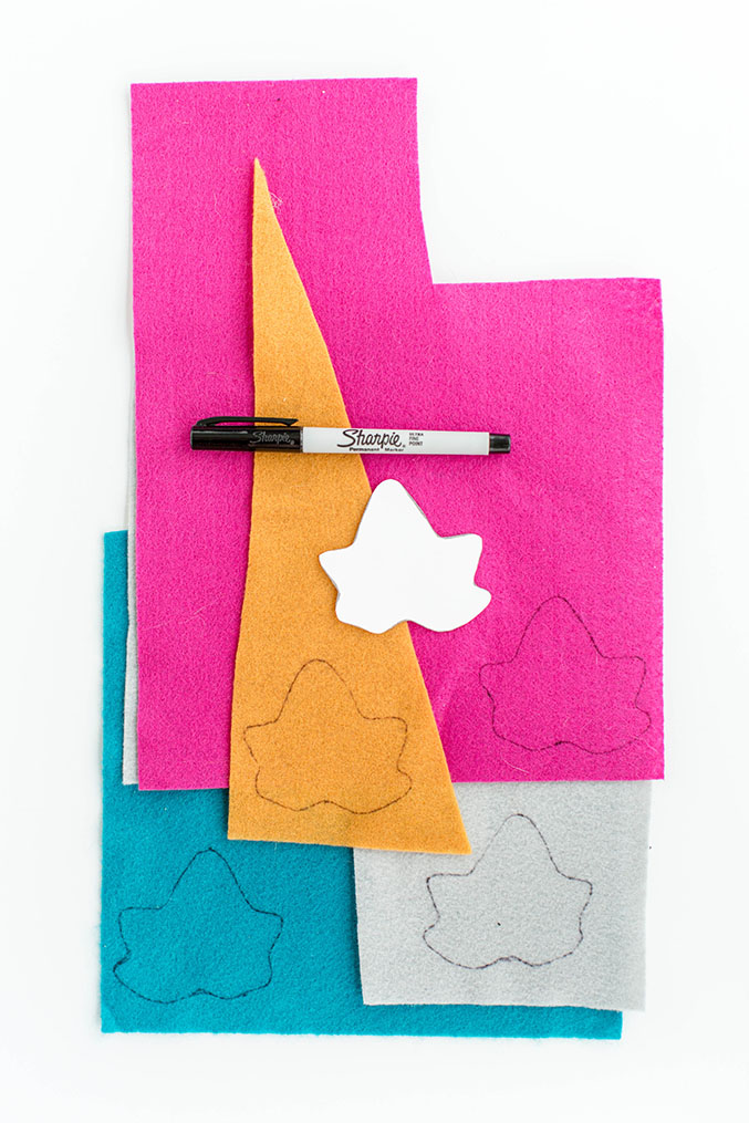 How To Make A DIY Felt Leaves Coffee Sleeve - Dream Green DIY