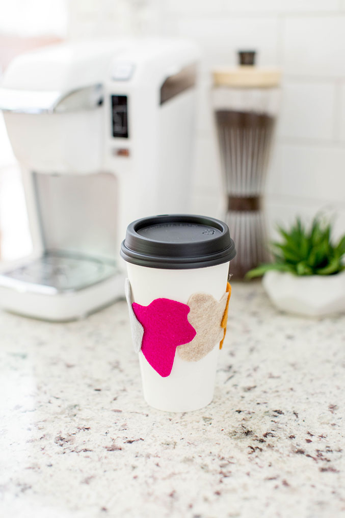 How To Make A DIY Felt Leaves Coffee Sleeve - Dream Green DIY