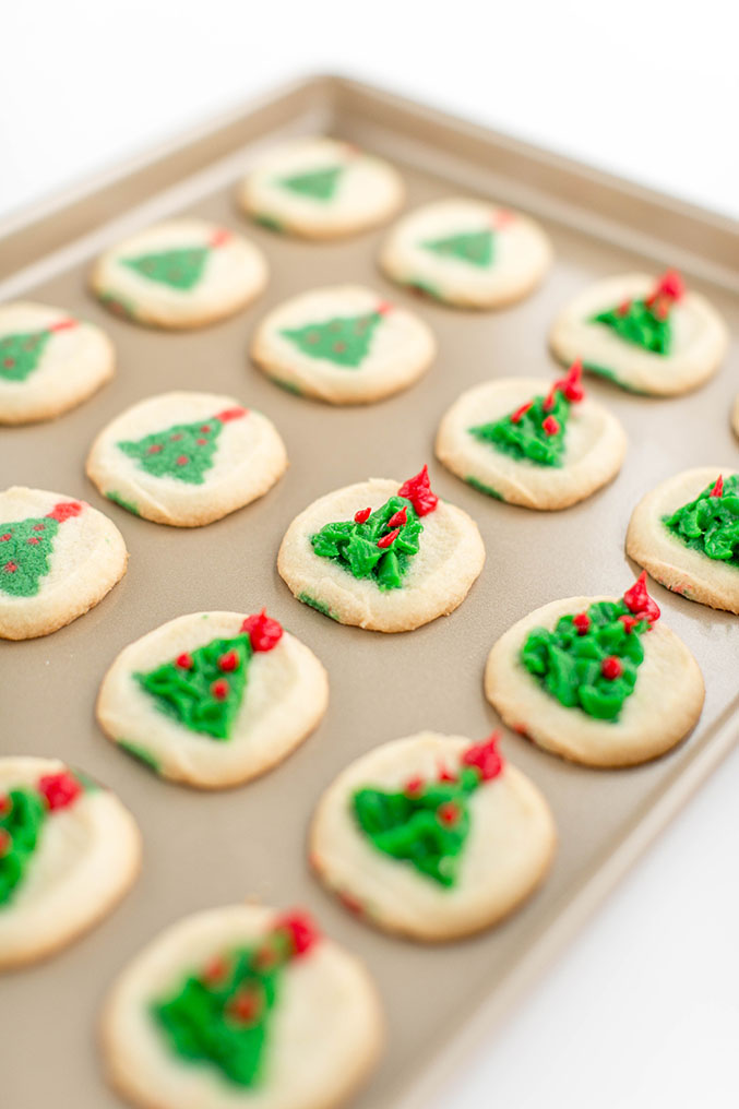 My DIY Decorated Sugar Cookie Shortcut - Dream Green DIY