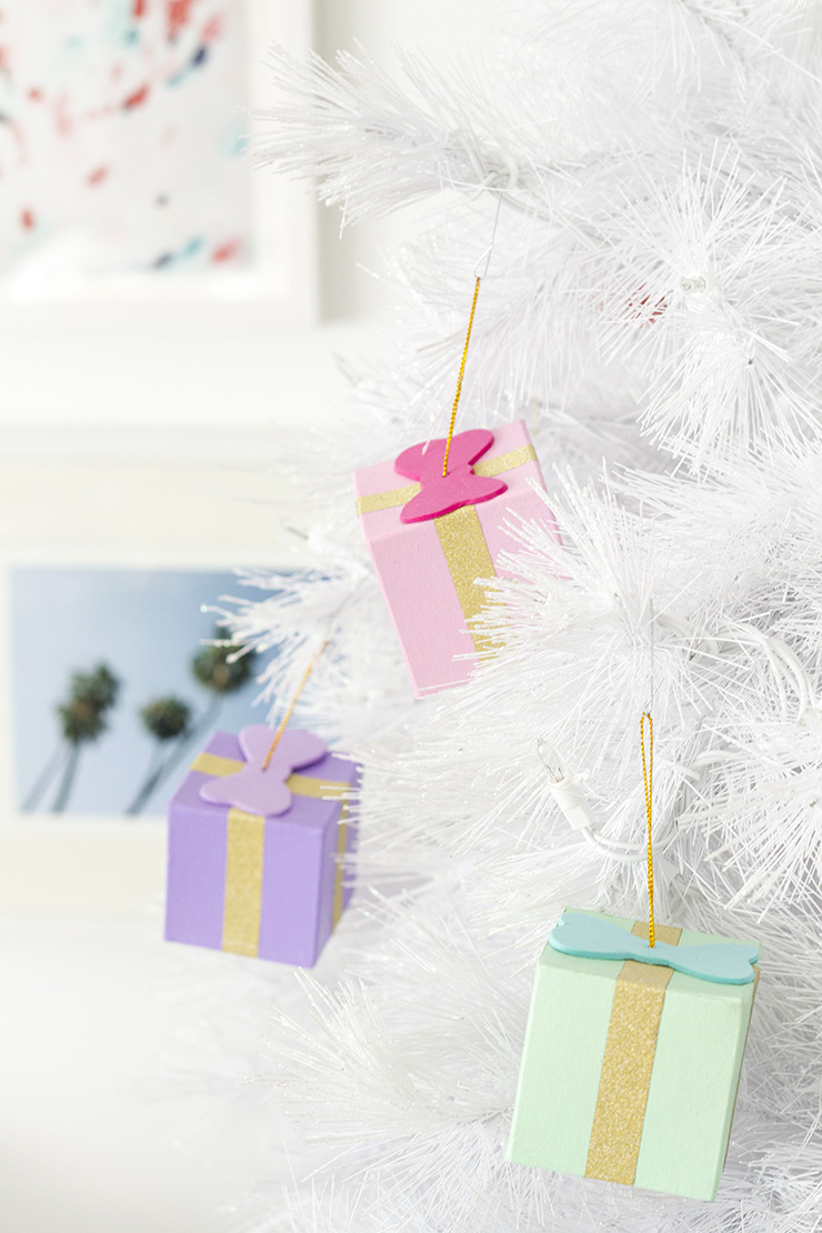 How To Make DIY Gift Box Ornaments - Dream Green DIY