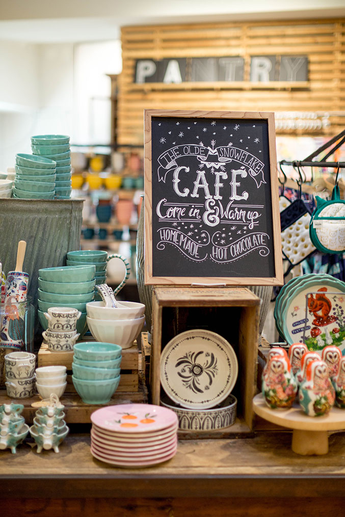 How To Curate A Housewarming Gift Box They'll Actually Appreciate ...