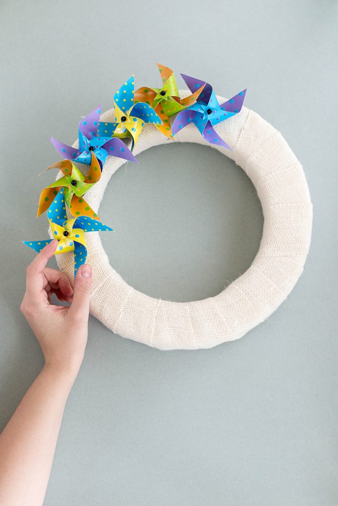 DIY Polka Dot Pinwheel Wreath - Dream Green DIY