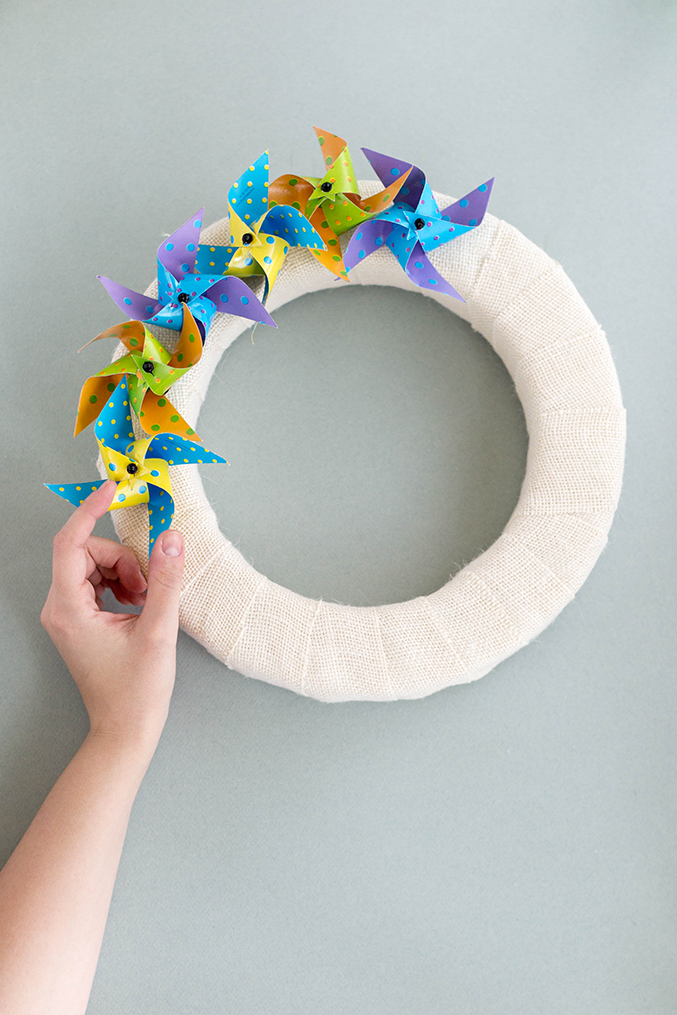 DIY Polka Dot Pinwheel Wreath - Dream Green DIY