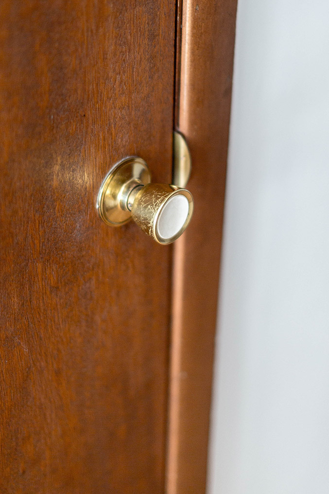 How To Seamlessly Update A Dated Door Knob - Dream Green DIY