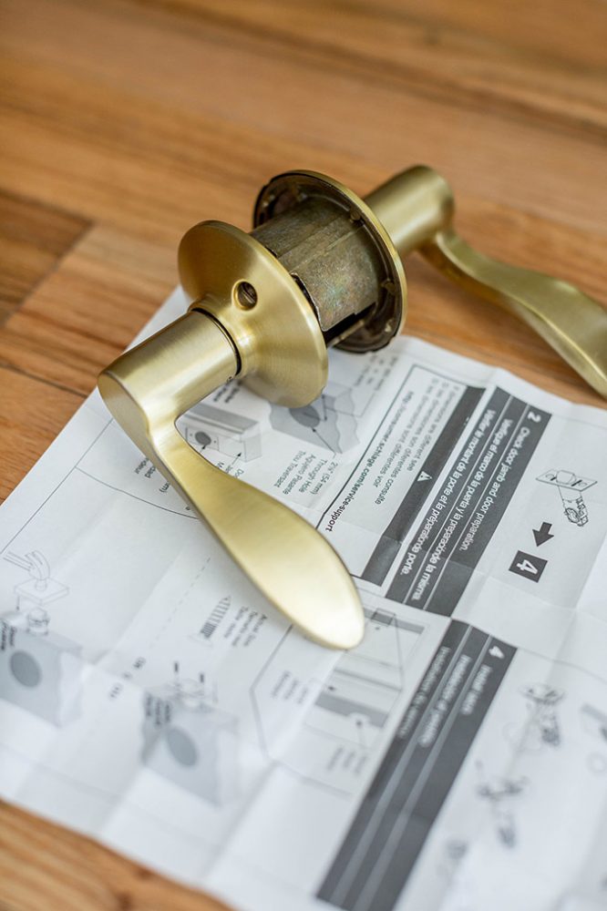 How To Seamlessly Update A Dated Door Knob - Dream Green DIY