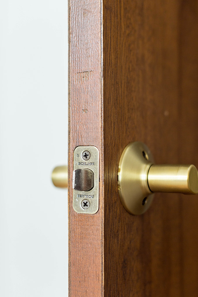 How To Seamlessly Update A Dated Door Knob - Dream Green DIY
