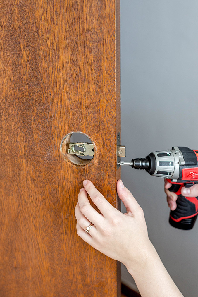 How To Seamlessly Update A Dated Door Knob - Dream Green DIY