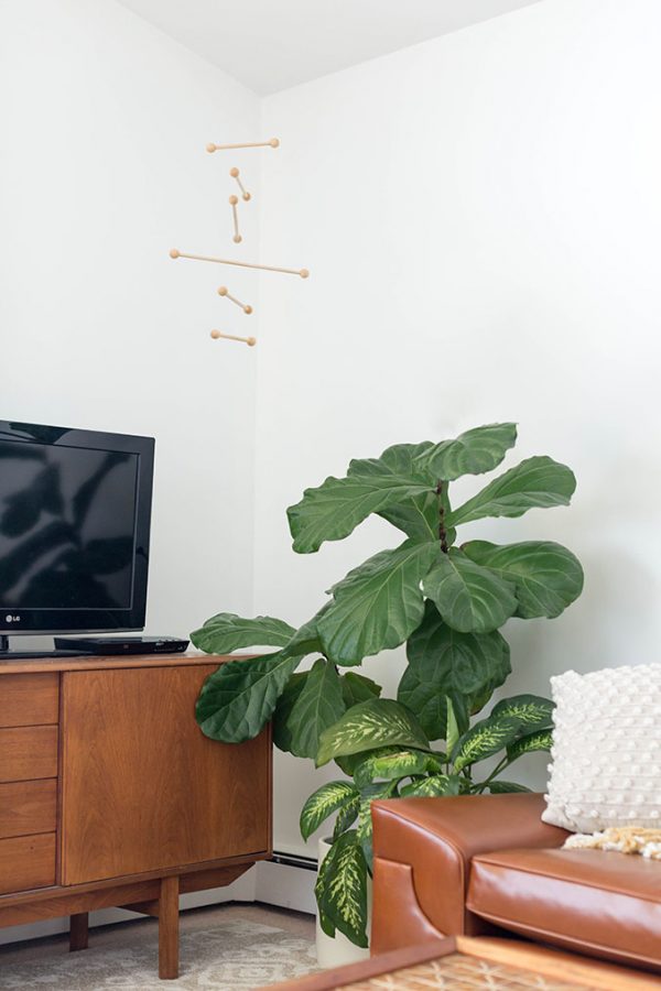 How To Make A DIY Wood Mobile For $4 - Dream Green DIY