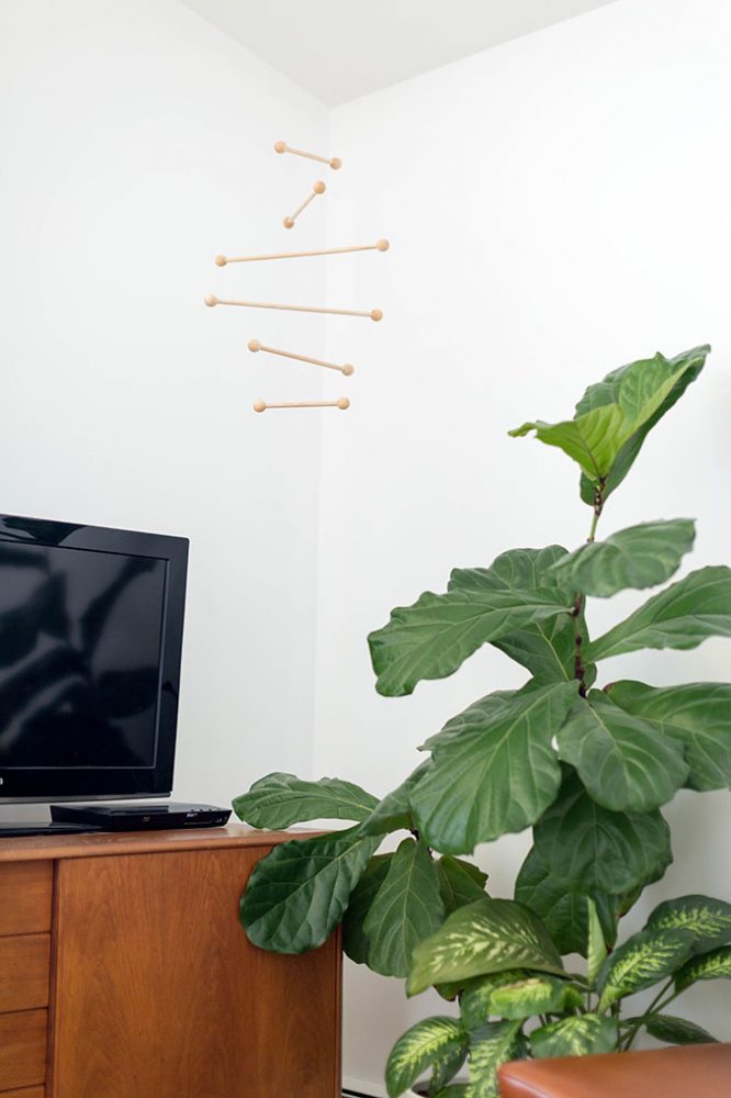 How To Make A DIY Wood Mobile For $4 - Dream Green DIY