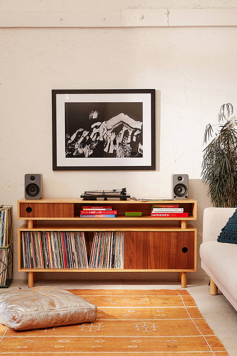 Done In A Dozen: Your Music Lounge - Dream Green DIY