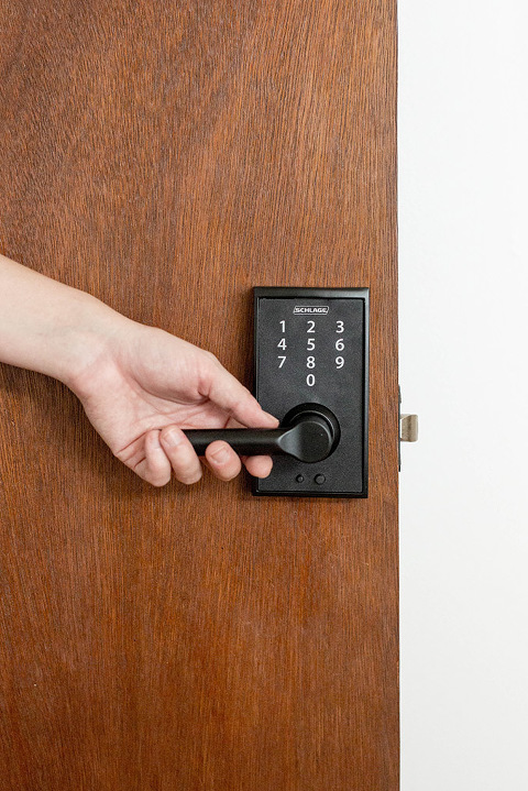 How To Install An Electronic Door Handle - Dream Green DIY