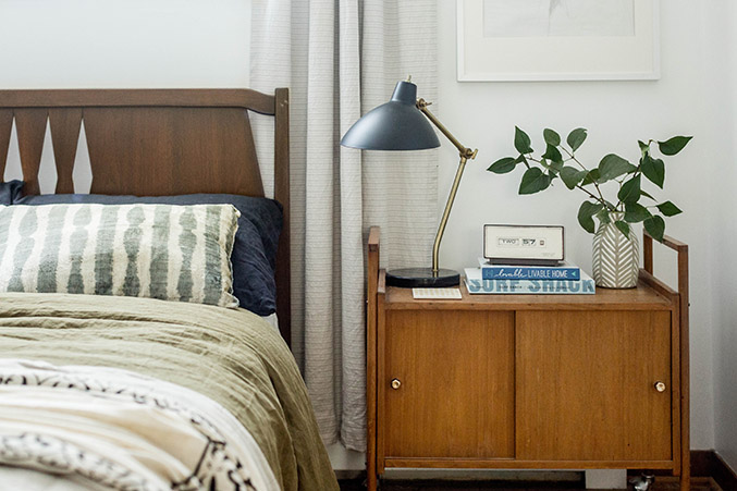 How To Style A Bed With Mismatched Bedding - Dream Green DIY