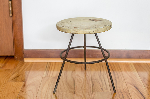 How To Turn A Vintage Stool Into A Plant Stand - Dream Green DIY