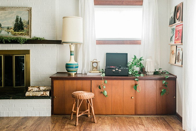 DIY Vinyl Records Shelf Display - Dream Green DIY