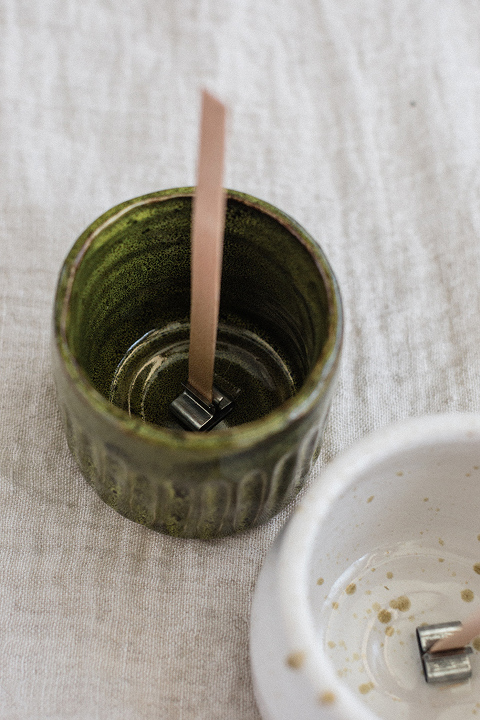 Turn Any Ceramic Cup Into A DIY Candle - Dream Green DIY
