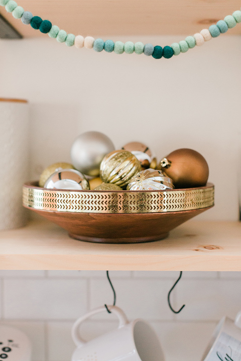 How To Simplify Christmas Decorating - Dream Green DIY