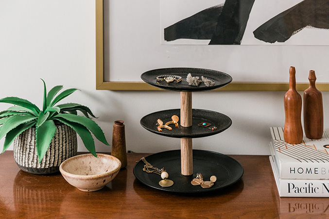 Turn Plates into DIY Jewelry Stands - Dream Green DIY