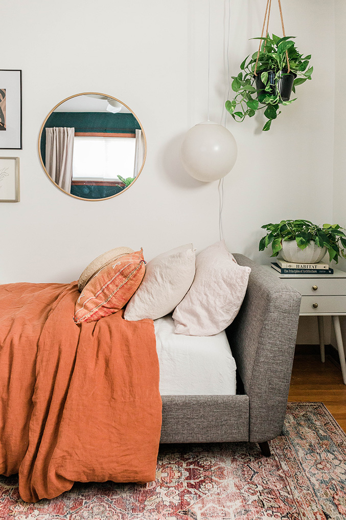 2 Different Ways To Style A Daybed - Dream Green DIY