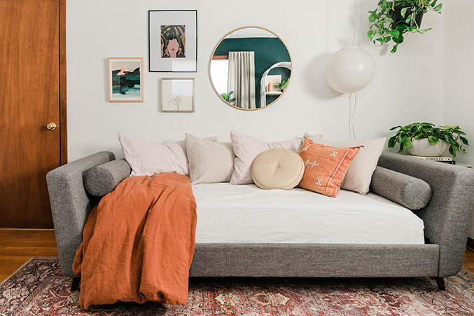 2 Different Ways To Style A Daybed - Dream Green DIY