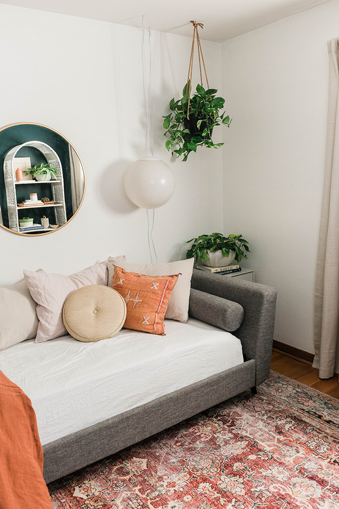 2 Different Ways To Style A Daybed - Dream Green DIY