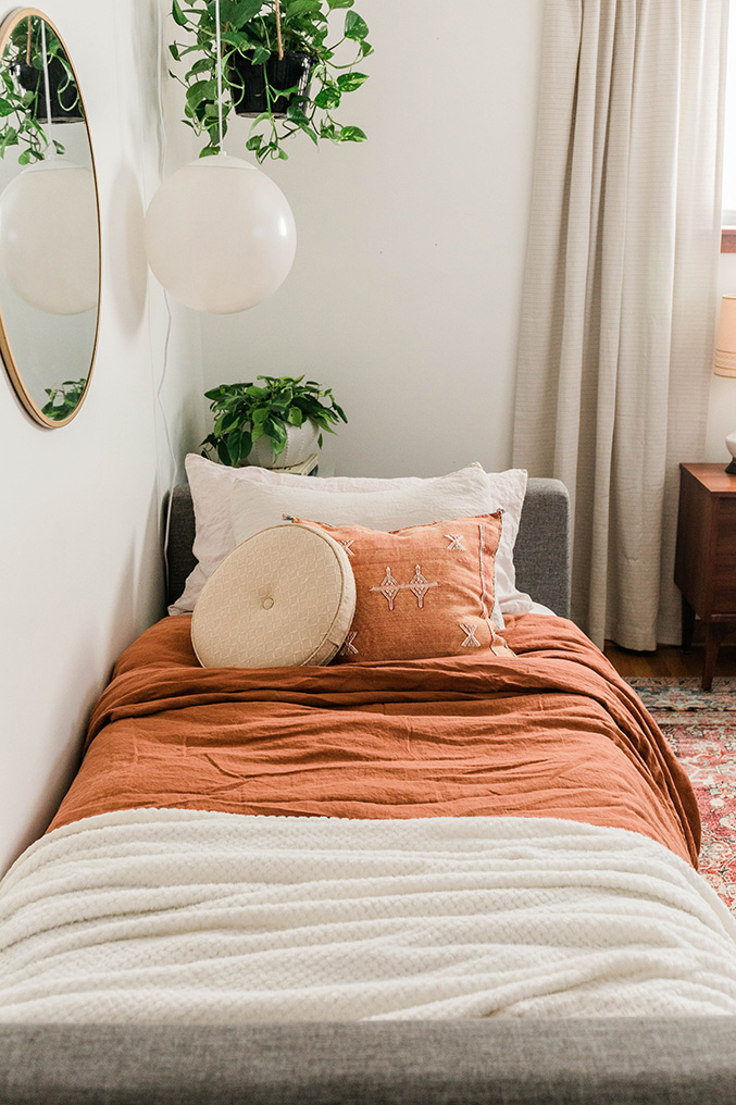 2 Different Ways To Style A Daybed - Dream Green DIY
