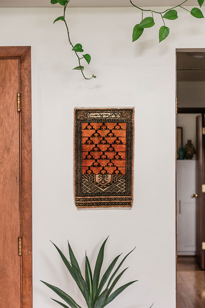 How To Style A Vintage Mini Rug - Dream Green DIY