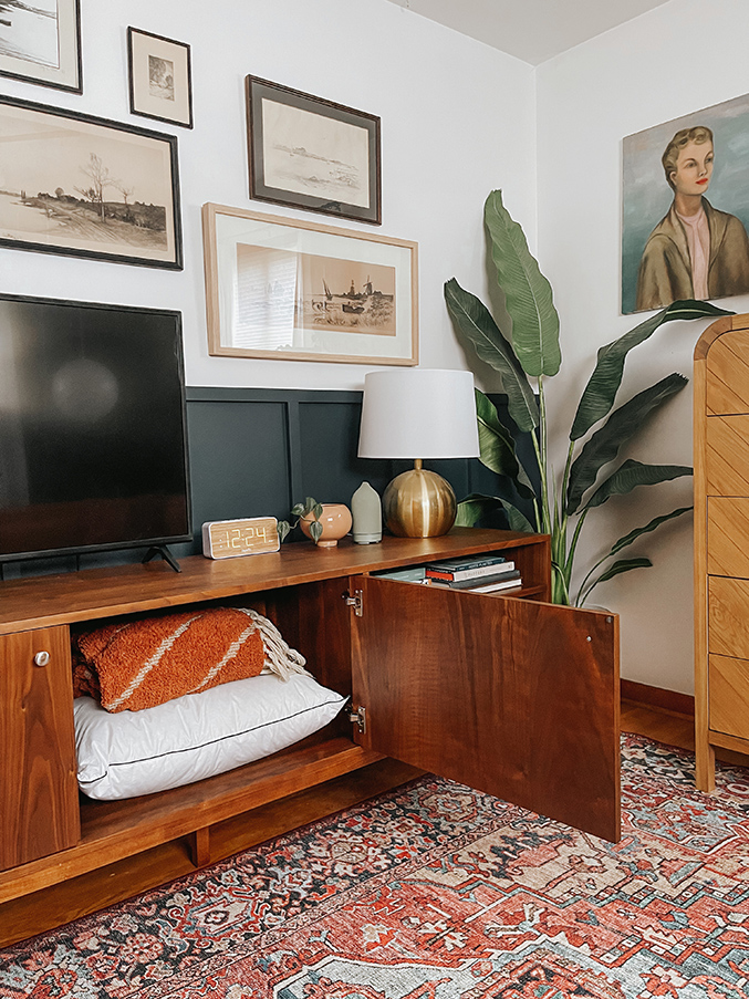 A Retro Lounge Living Space Makeover - Dream Green DIY
