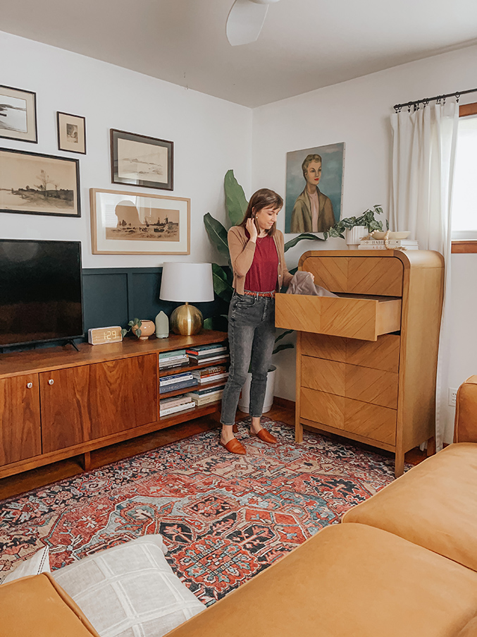 A Retro Lounge Living Space Makeover - Dream Green DIY