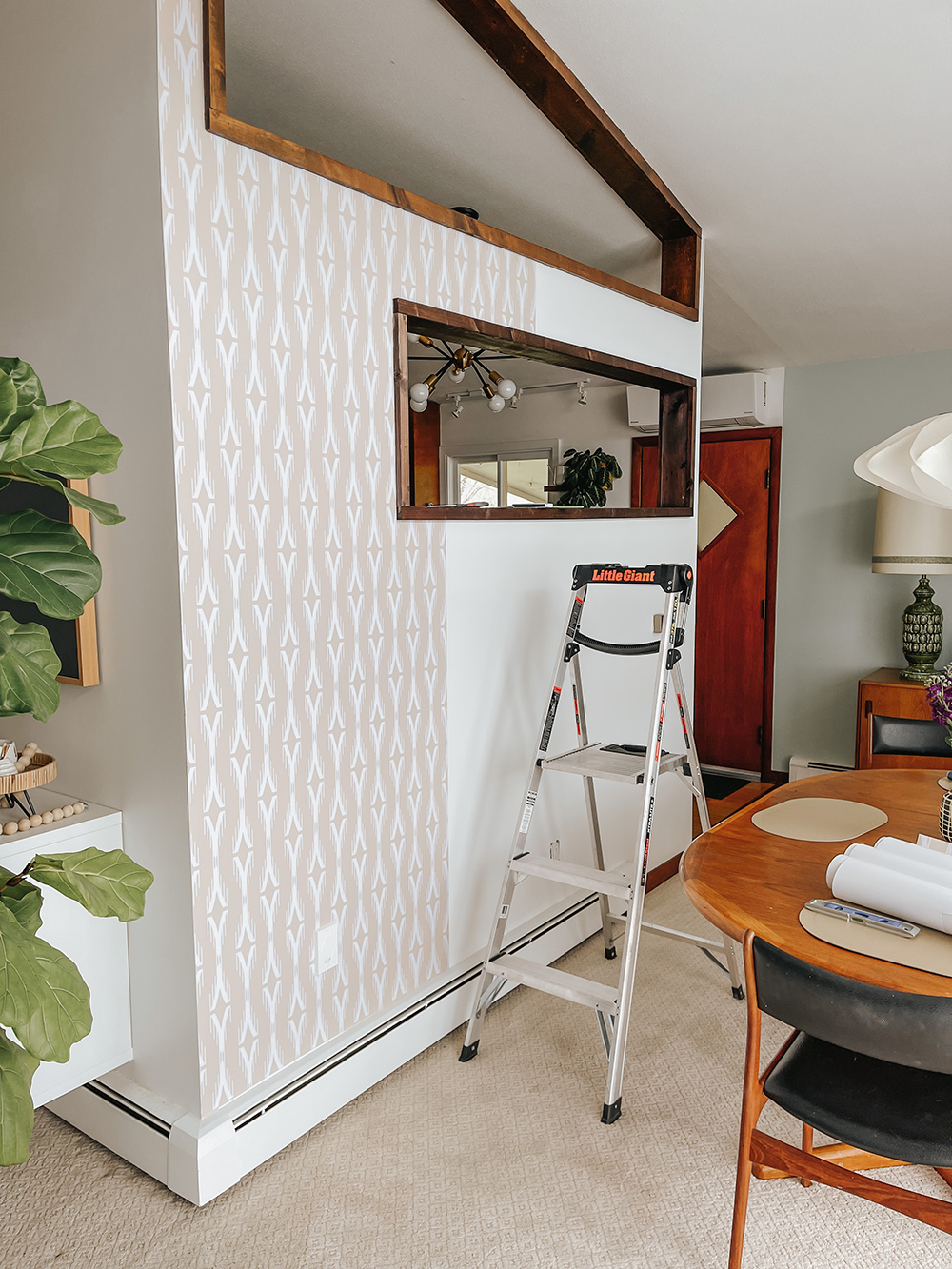 How To Create A Wallpaper Feature Wall - Dream Green DIY