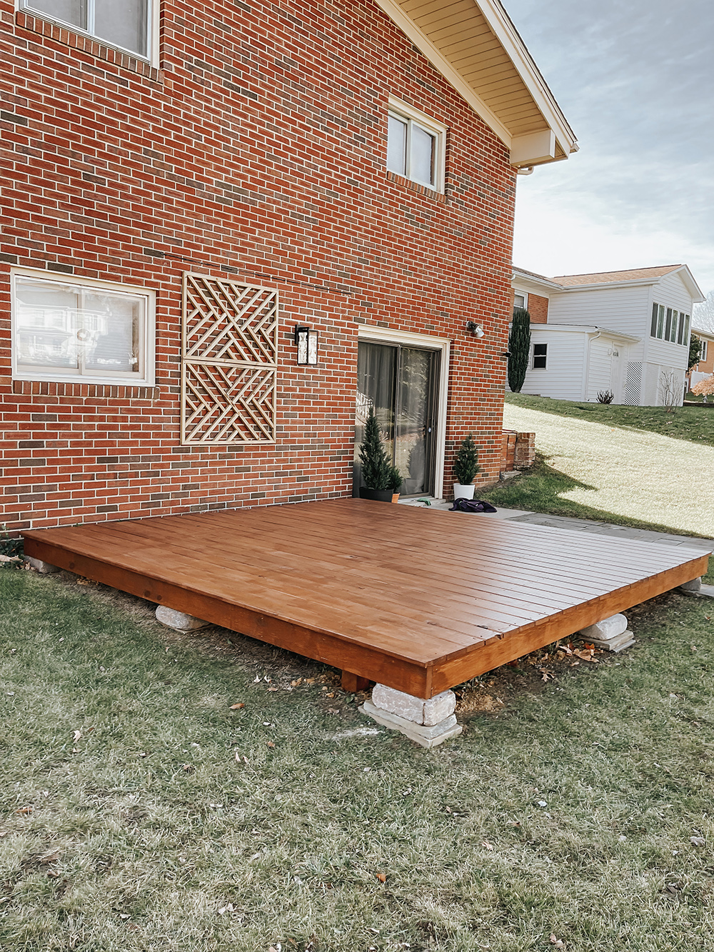 Staining Our DIY Wood Platform Deck - Dream Green DIY