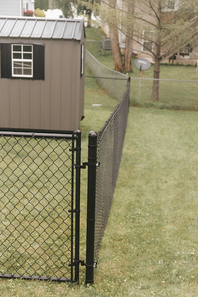 New Black Chain-Link Fence Reveal - Dream Green DIY
