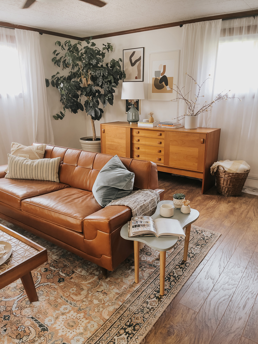 DIY Curved Edge Side Table Project - Dream Green DIY