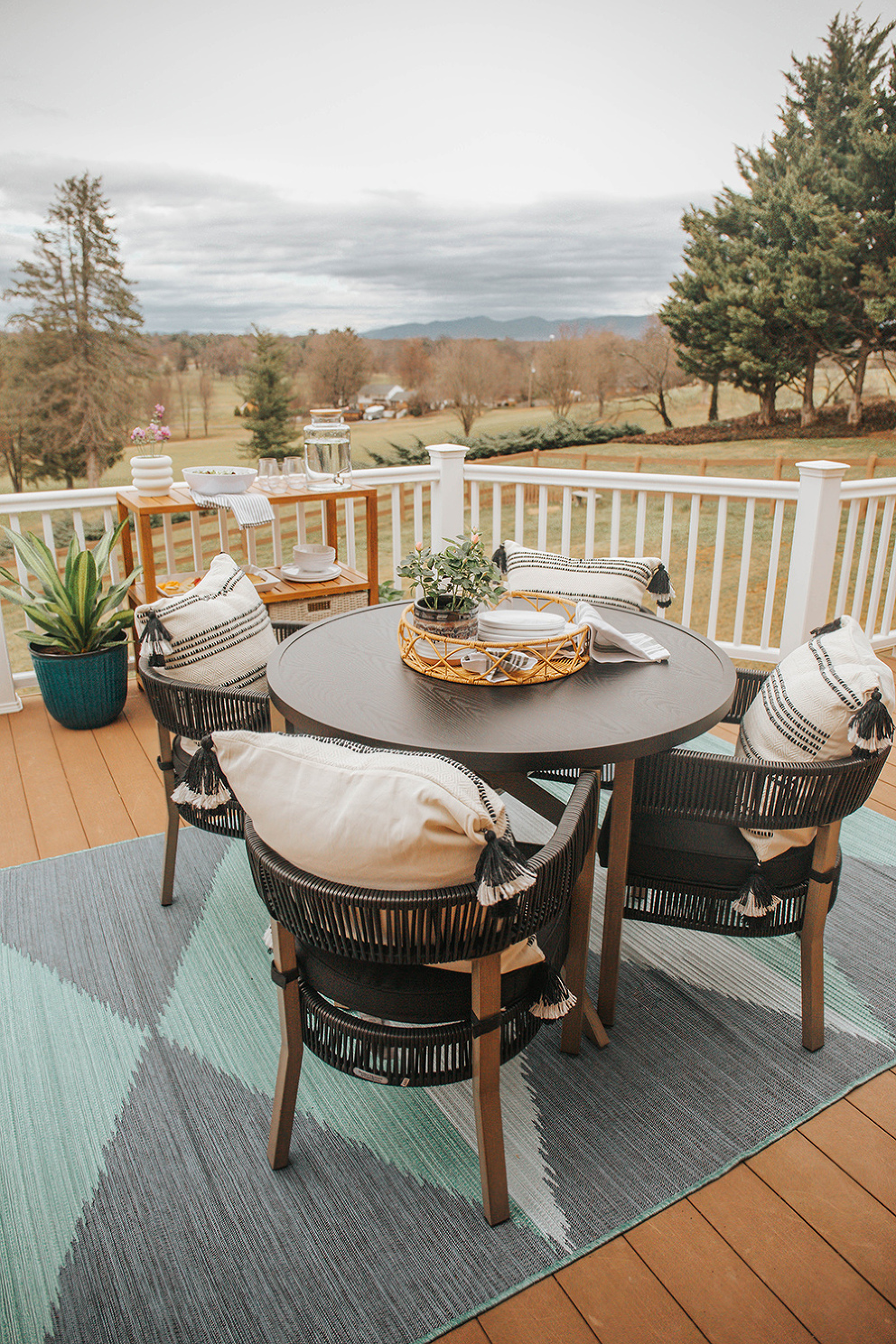 5 Tips For Outdoor Spring Dining - Dream Green DIY