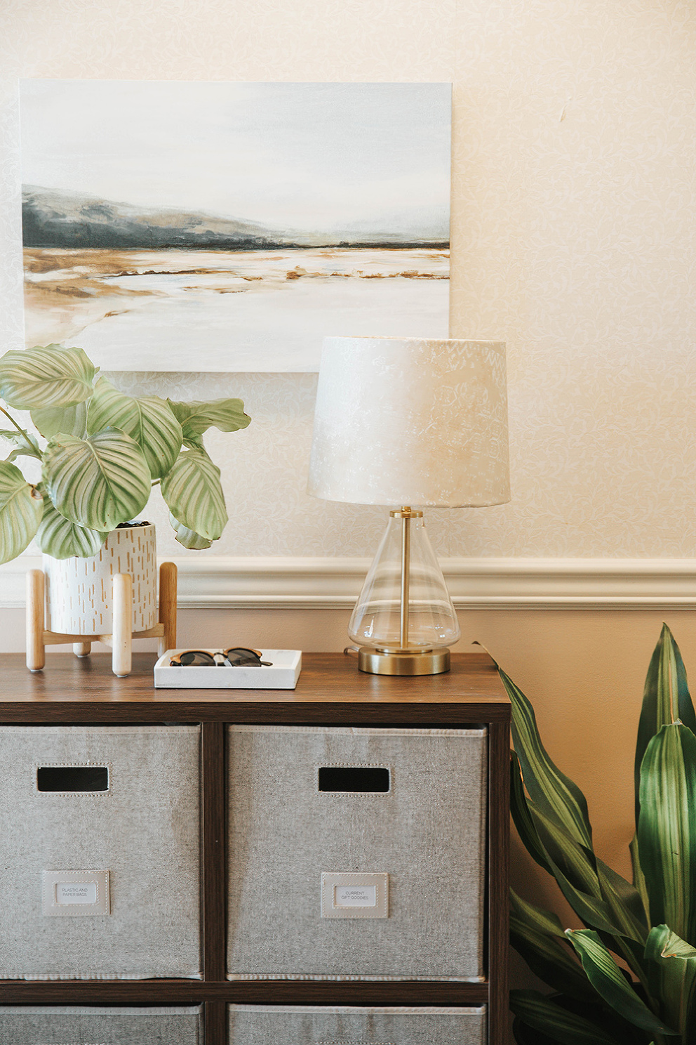 Renter-Friendly Hallway Makeover Hacks - Dream Green DIY