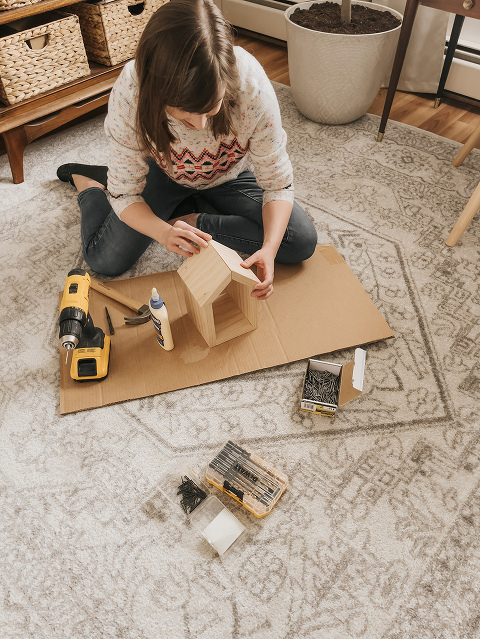 DIY Wooden Plant House Shelves - Dream Green DIY