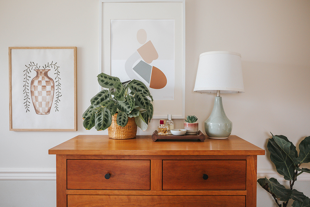 Two Ways To Style A Wooden Riser - Dream Green DIY