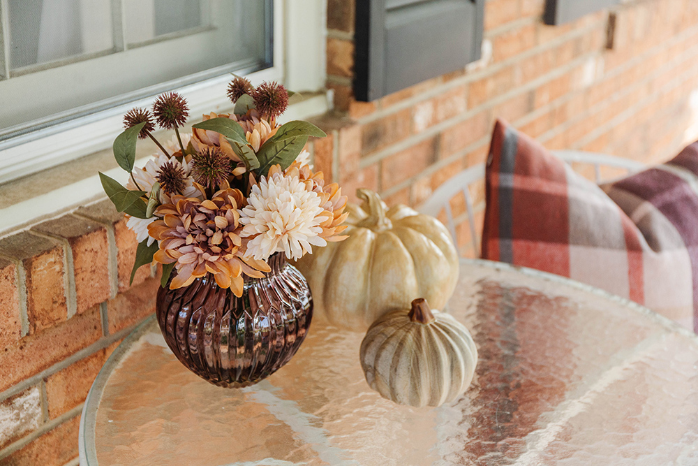 How To Style A Modern Fall Front Porch - Dream Green DIY