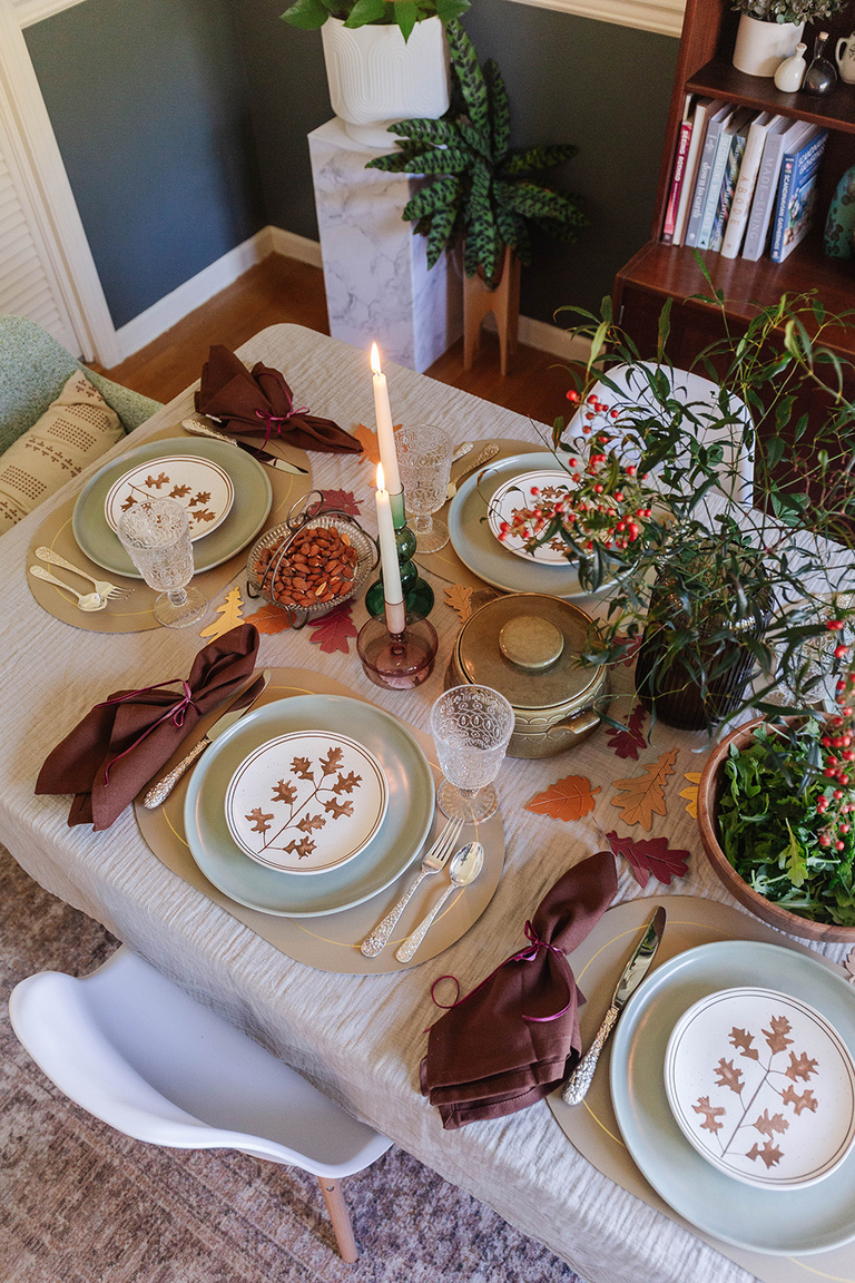 Modern Thanksgiving Tablescape Ideas - Dream Green DIY