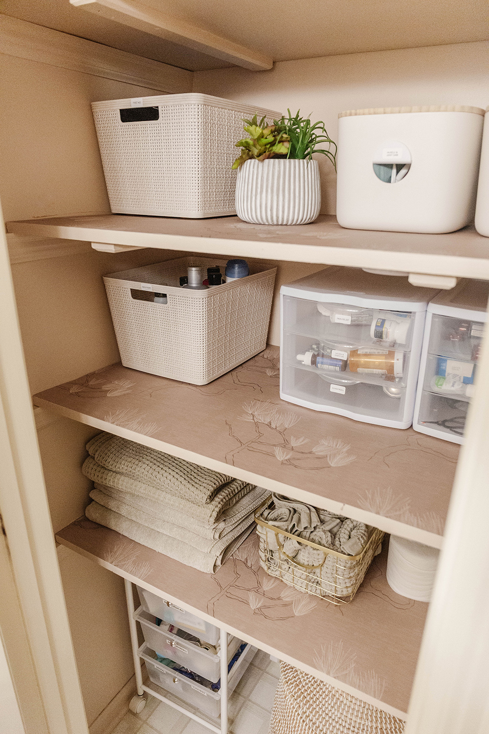 DIY Wallpaper Shelf Liner For Your Closet - Dream Green DIY